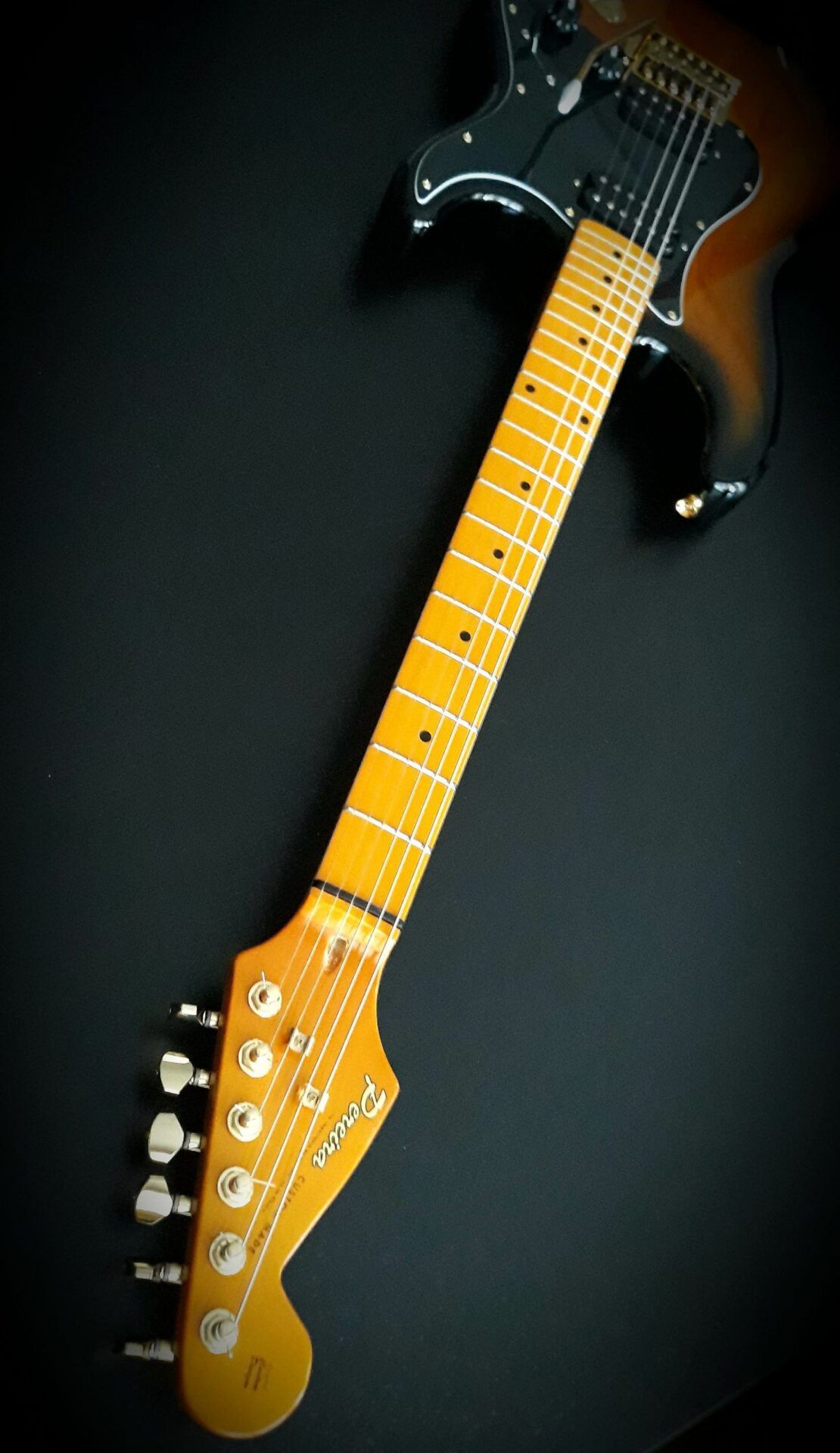 2 Tone Sunburst Ash Stratocaster